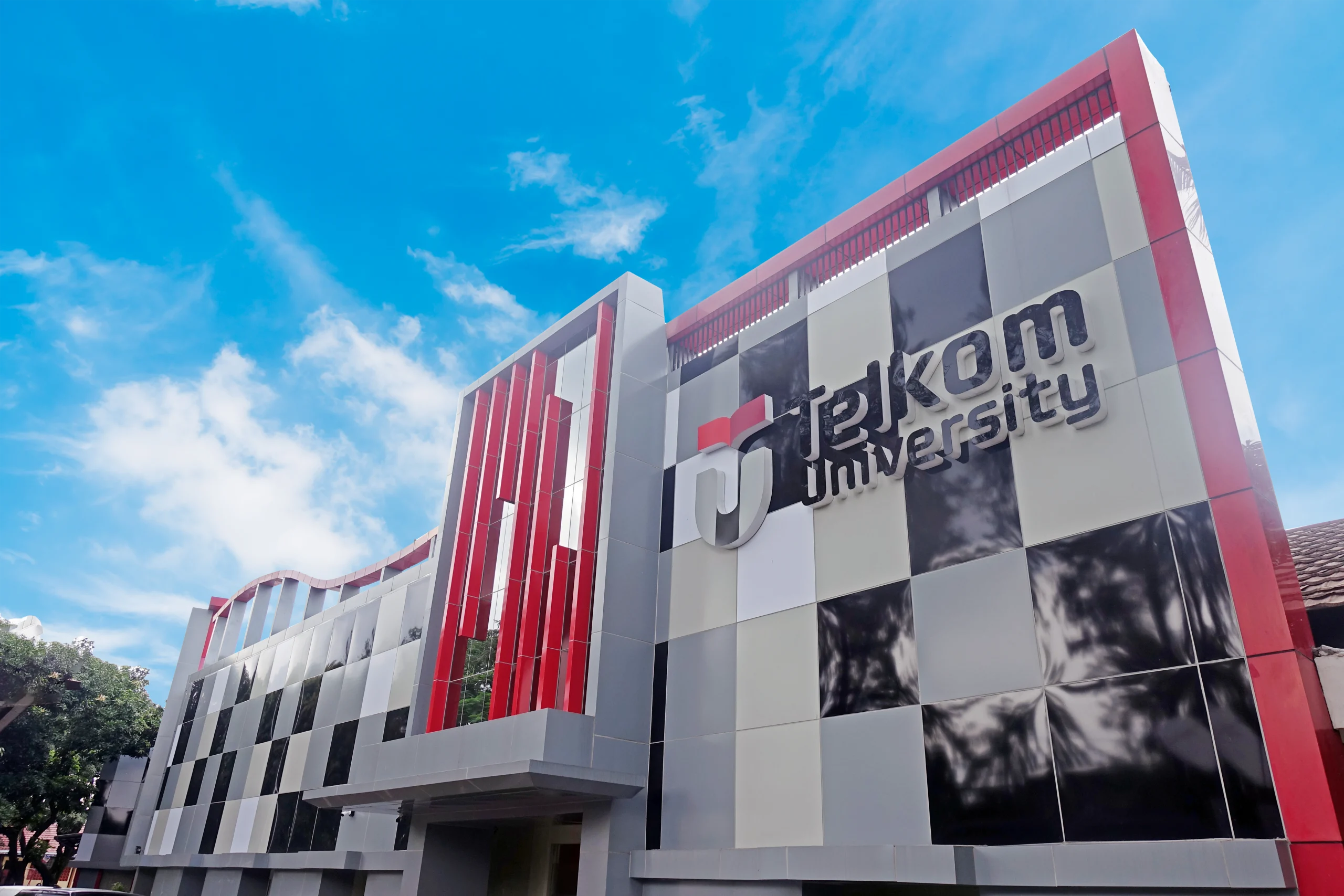 S1 Teknologi Informasi Telkom University Kampus Jakarta